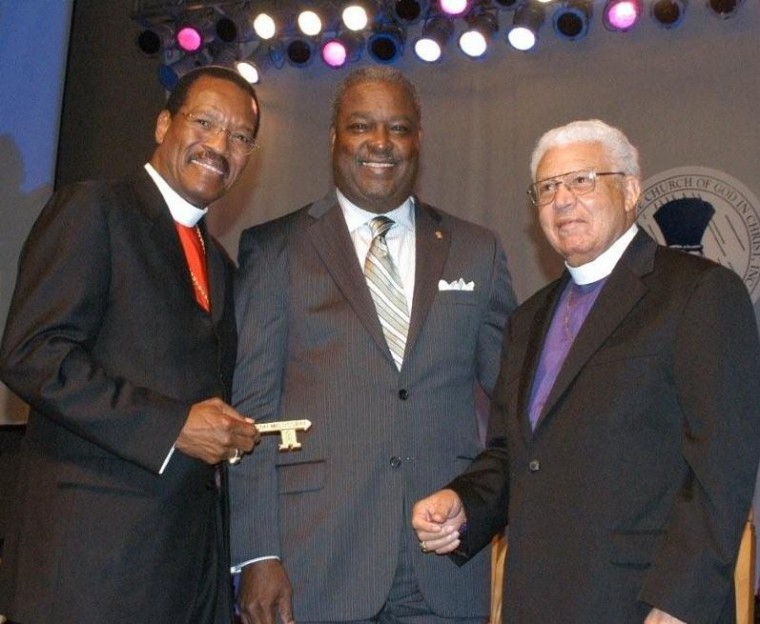 Mayor gives COGIC’s national Presiding Bishop key to city – The ...